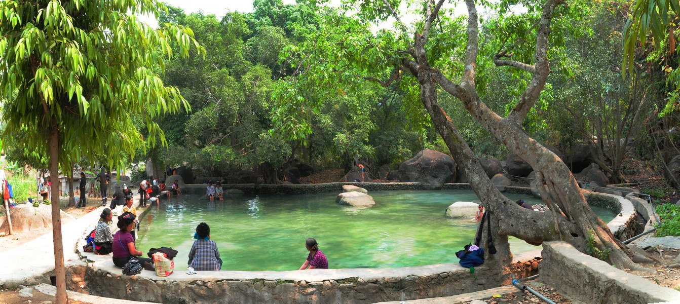 Top 10 Hot Springs in China - La Vie Zine