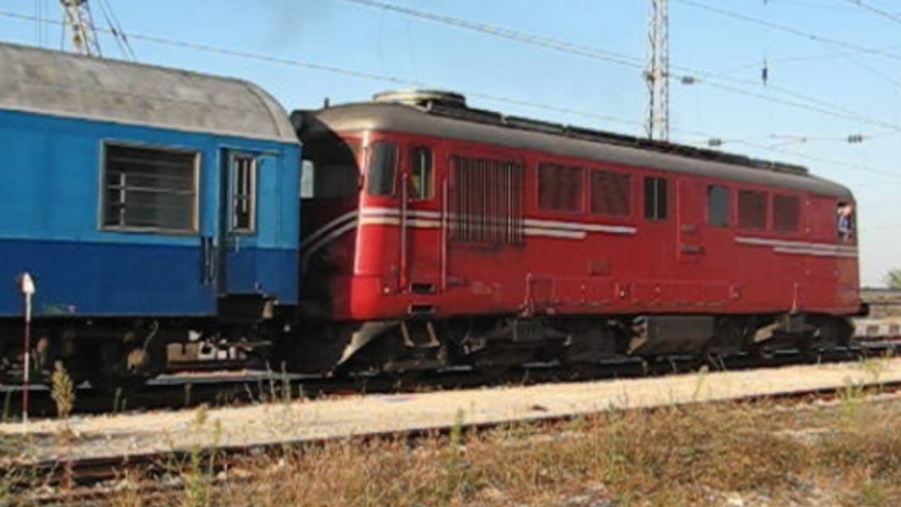 Bulgaria: BDZ diesel class 06 "Sulzer" locomotives seen working ...