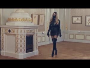 Granate Styling, sightseeing Albertina 7, Vienna, thigh high boots ...