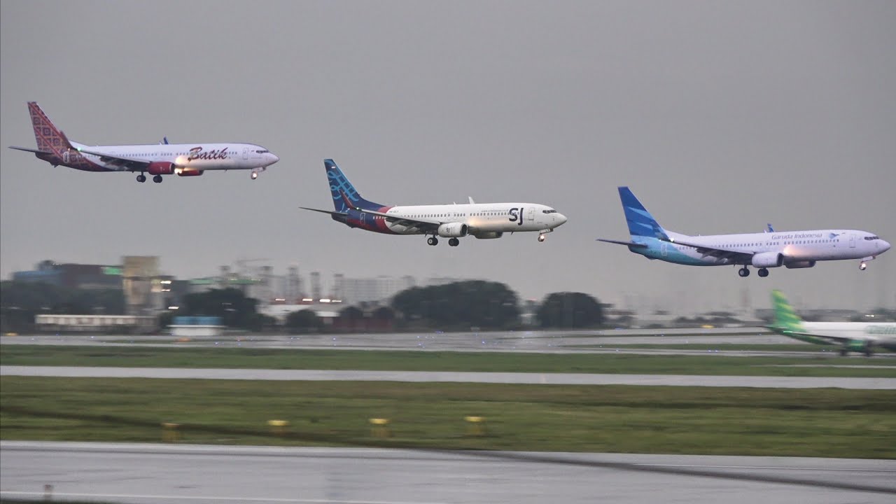 Pesawat Landing Sore di Bandara Soekarno-Hatta Jakarta | Video Plane ...