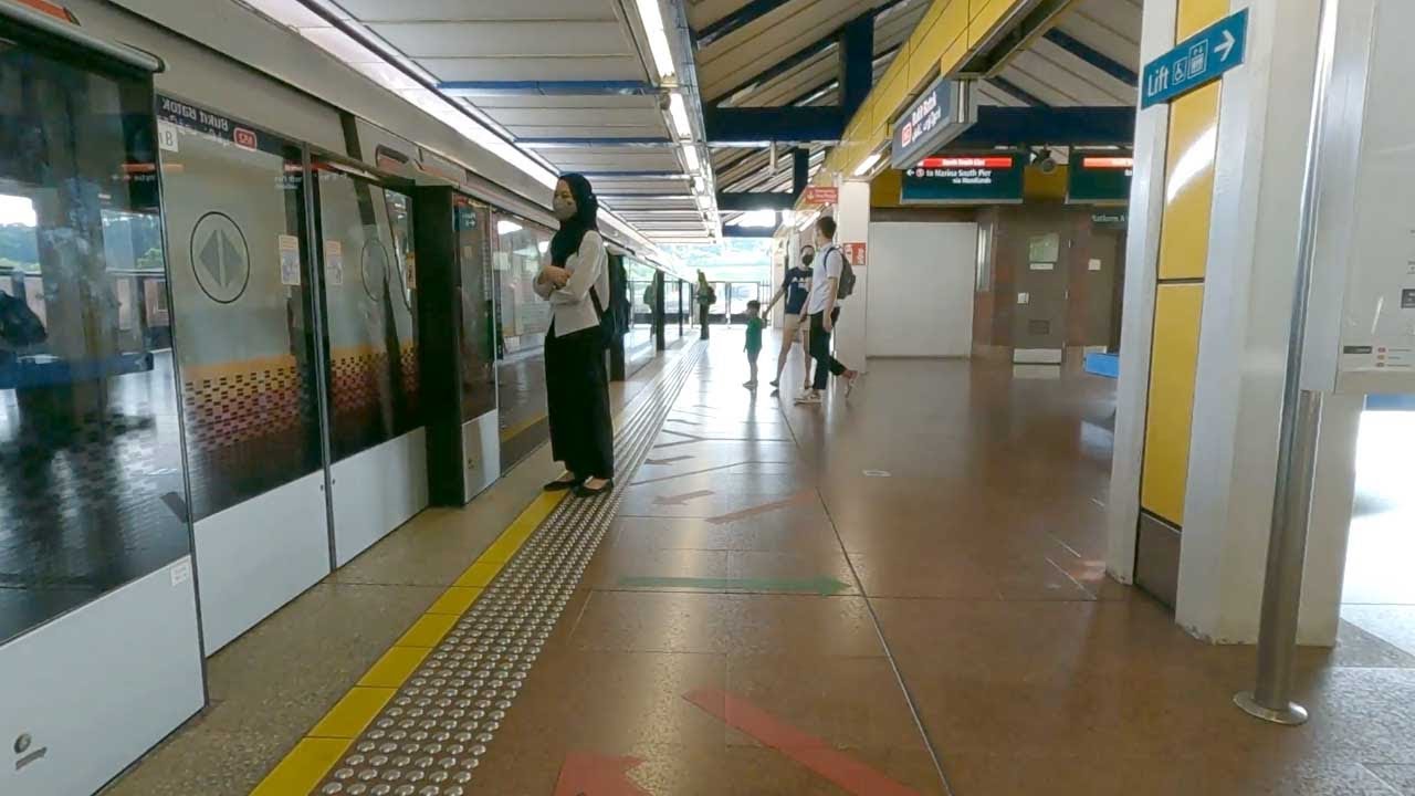 Singapore MRT ride from Bukit Batok to Yishun train station - La Vie Zine