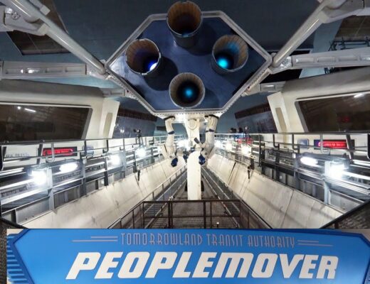 Tour inside of the Softmap Video games store in Akihabara in Tokyo ...