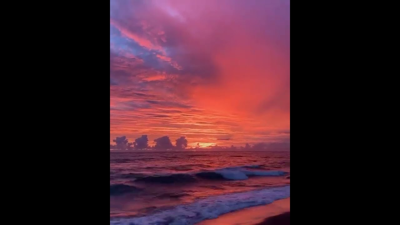langit yang merah, sunset terindah di pantai bali - La Vie Zine