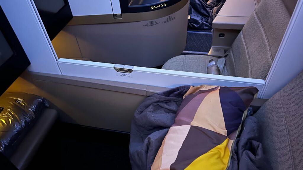 Etihad Airways Business EY 473 Abu Dhabi to Singapore Couple Seat ...