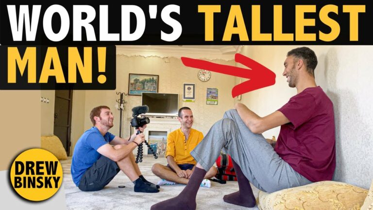 THE WORLD'S TALLEST MAN (251 cm, 8 feet 2 inches!) - La Vie Zine