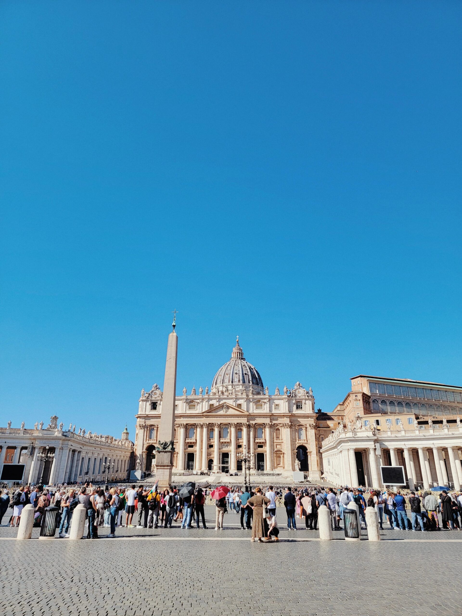 St. Peter's Basilica. Rome, Italy. - La Vie Zine
