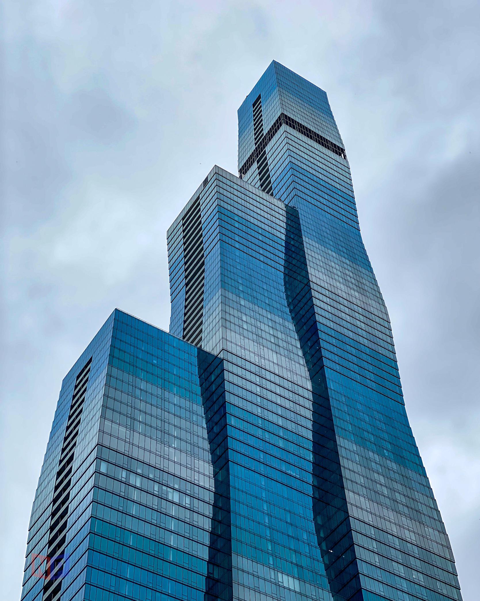 The Wiggly Building aka St. Regis - Chicago - La Vie Zine