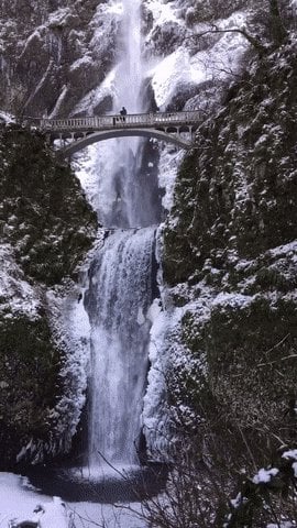 Multnomah Falls, Columbia River Gorge, Oregon - La Vie Zine