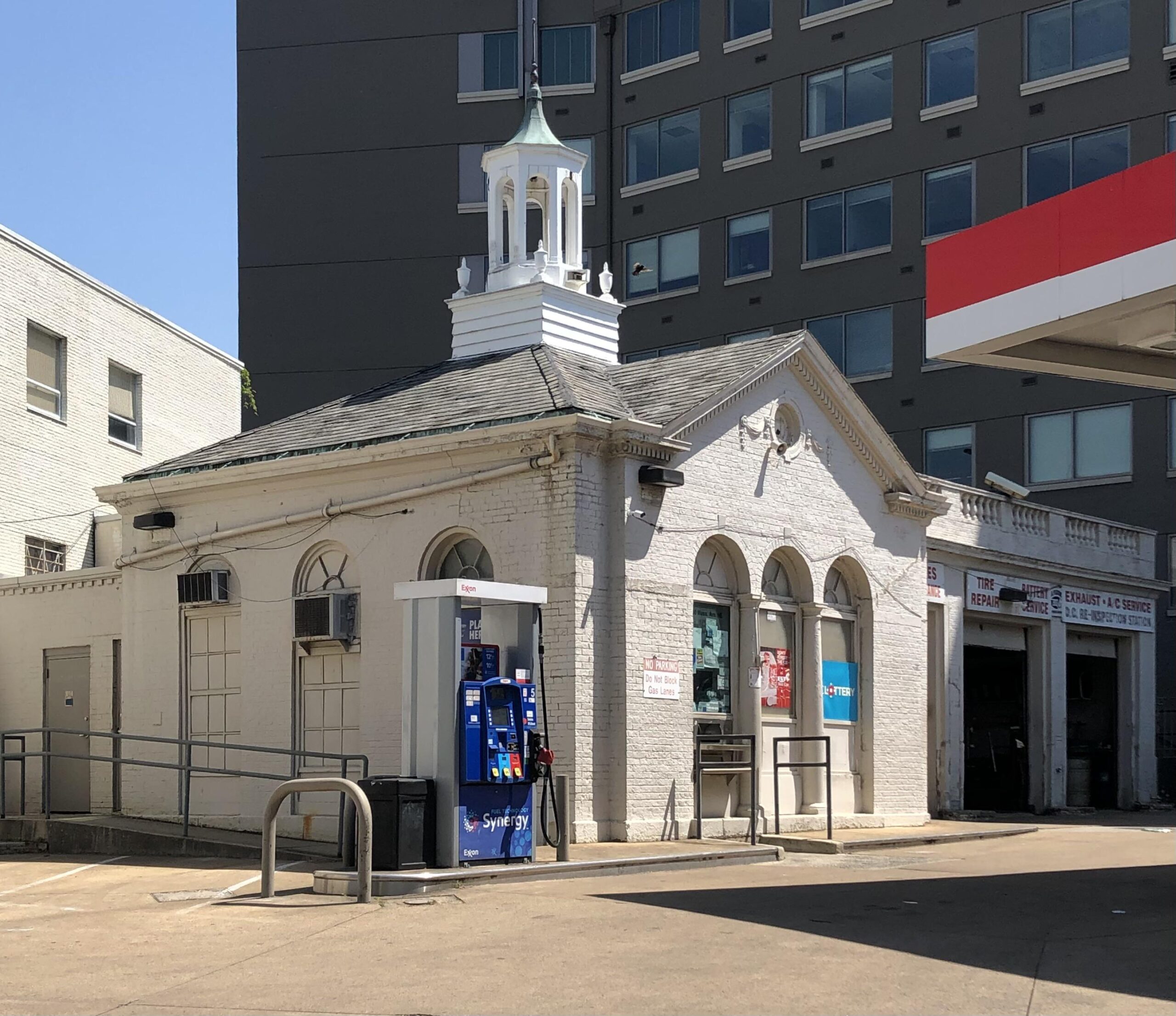 One of the oldest gas stations in Washington DC - La Vie Zine
