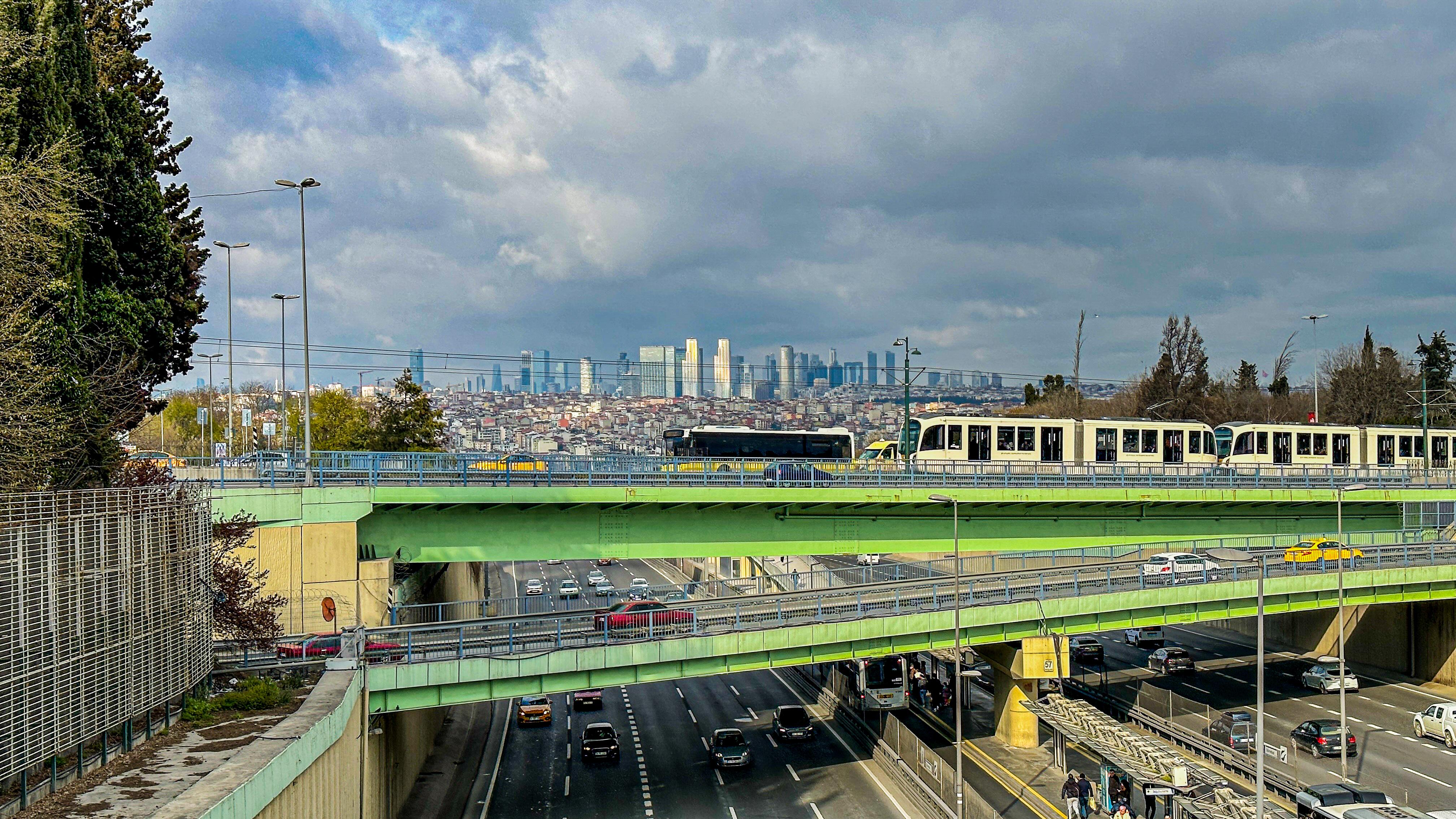 Trams stacked over buses underlining the skyline, İstanbul [OC] - La ...