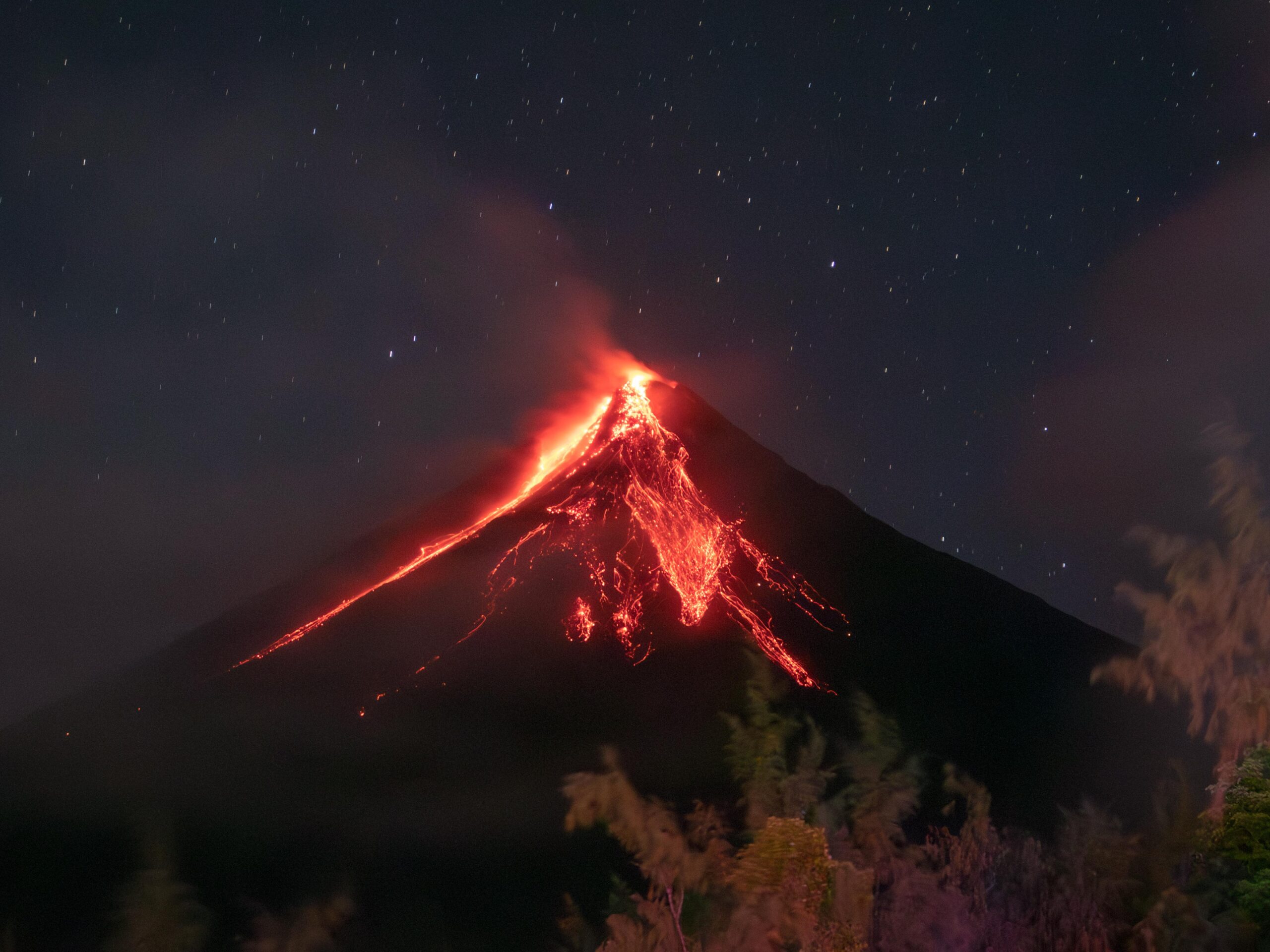 Eruption of Mayon Volcano (Philippines) as of 21 June 2023 (4507x3380 ...