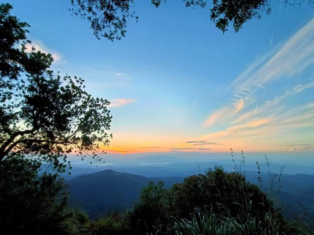 Camping at Babaragala Pathana, Namunukula, Sri Lanka - La Vie Zine