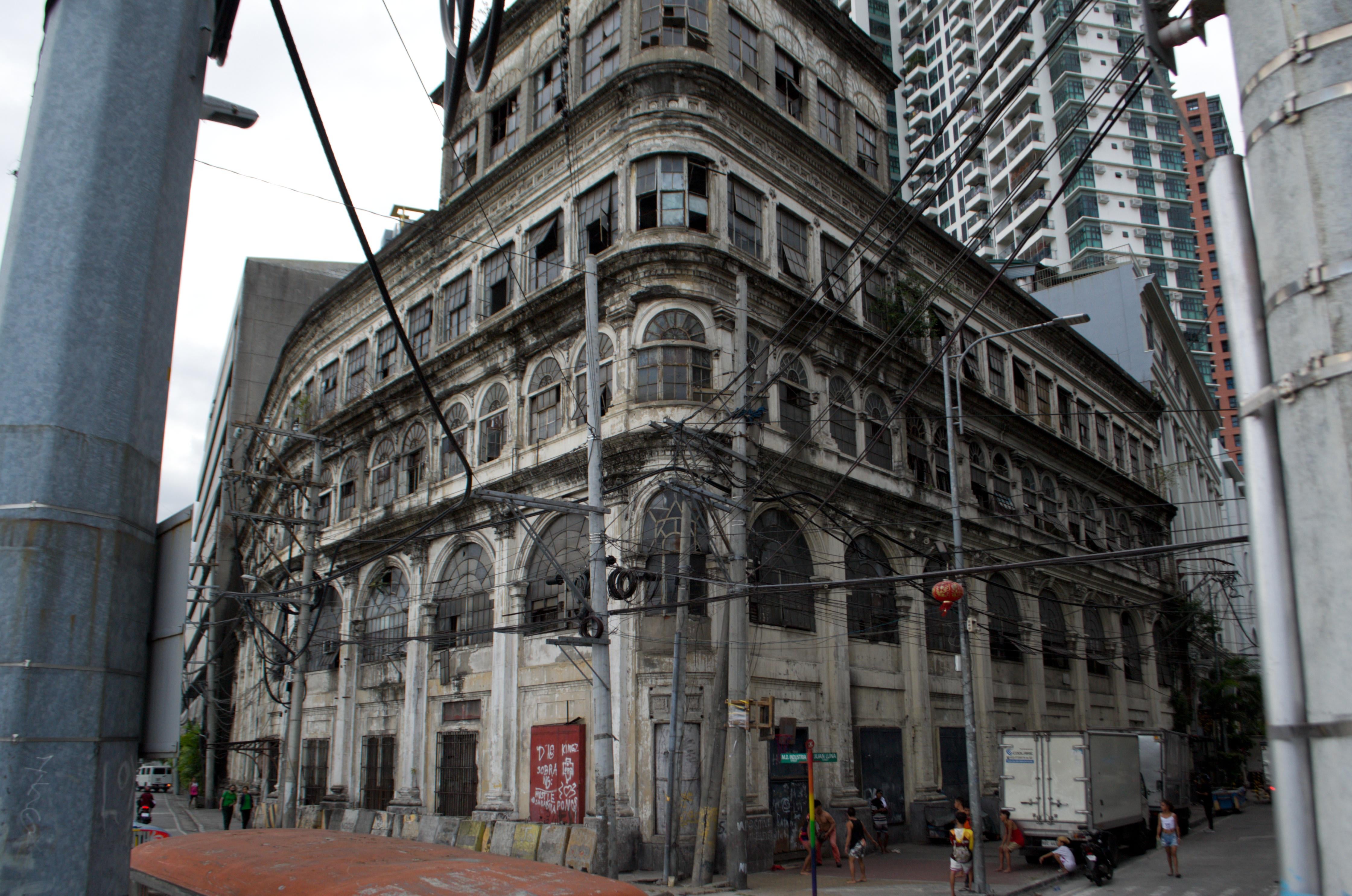 El Hogar Filipino Building, Binondo, Manila, Philippines - La Vie Zine