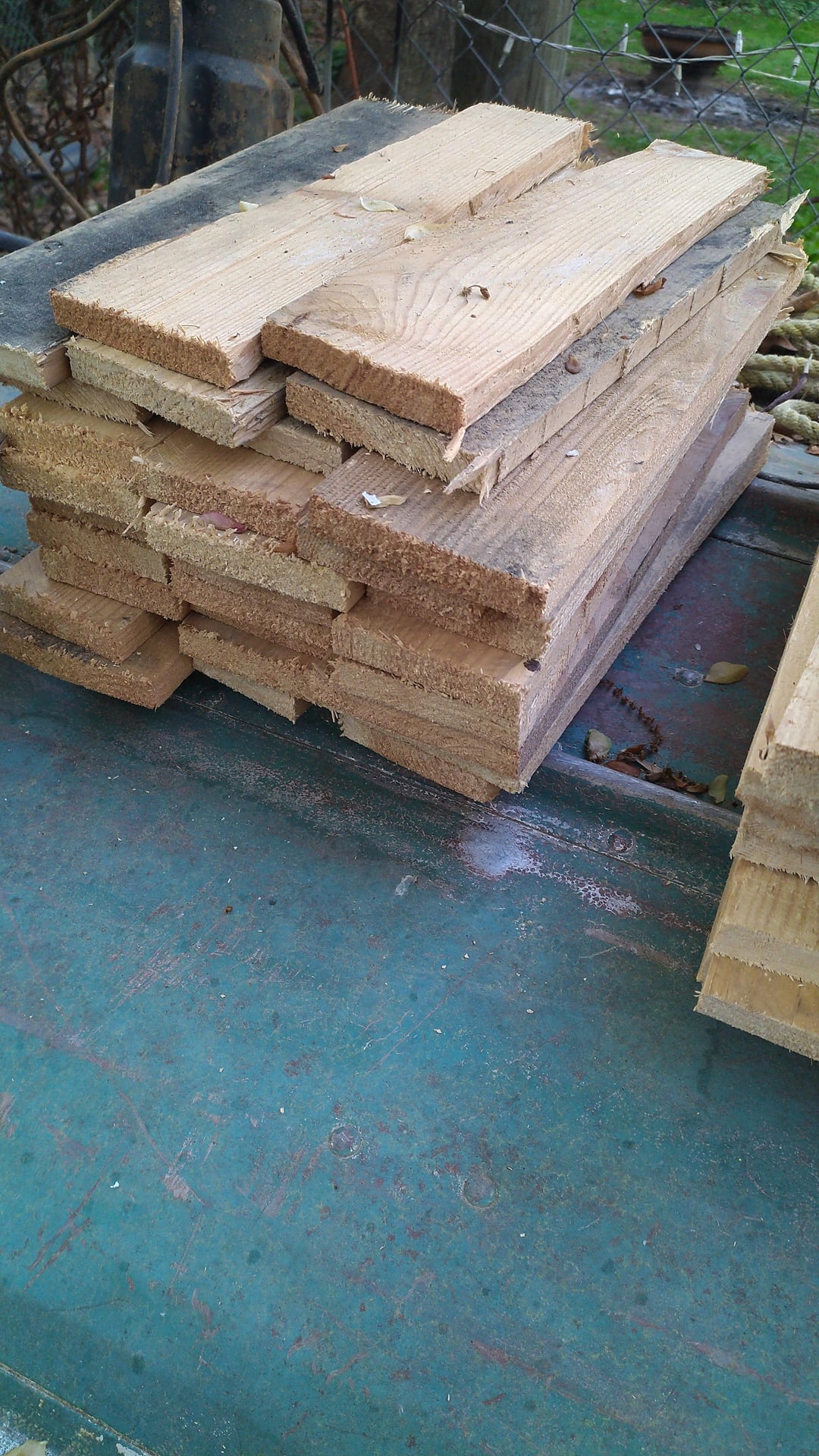 Burring pallets, what to look for for safe burning - La Vie Zine