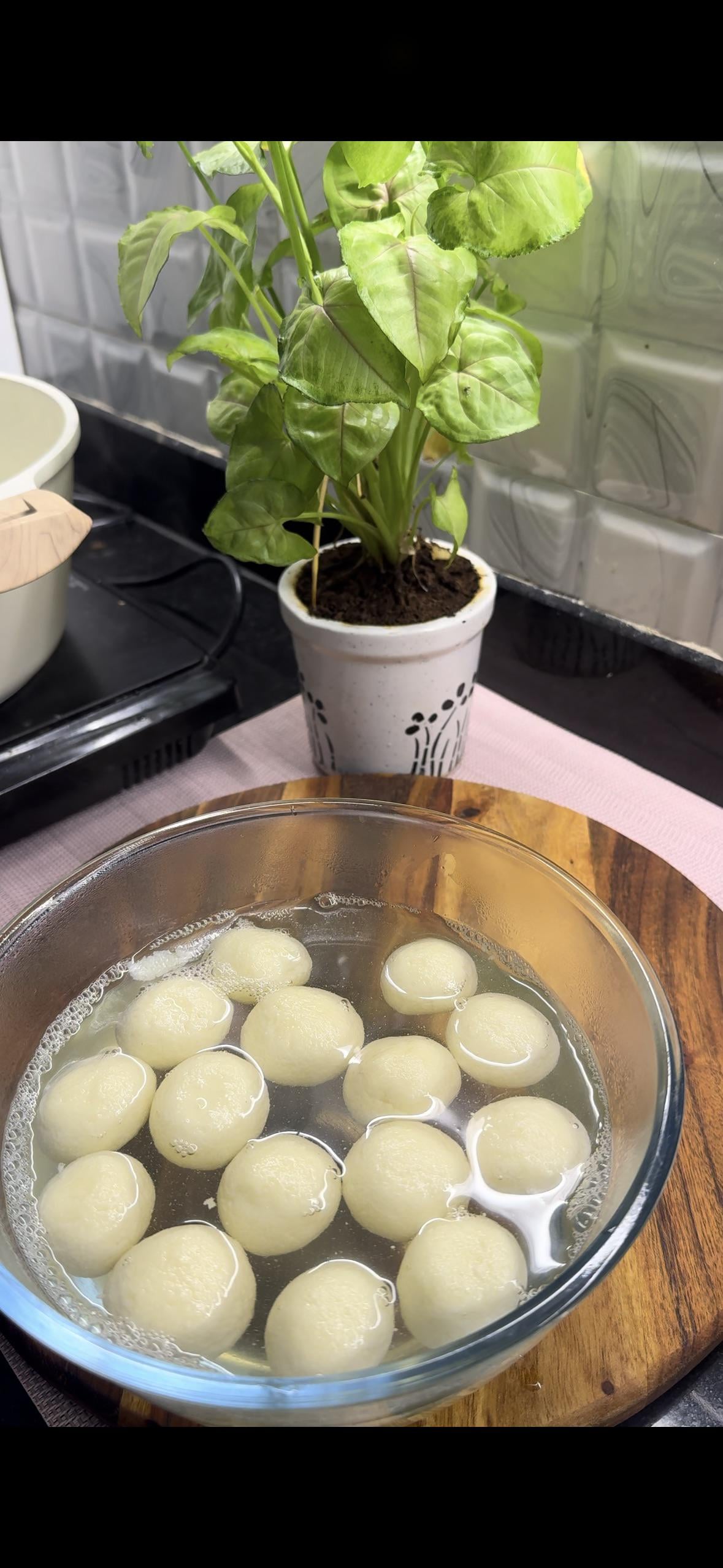 White rasgulla an Indian dessert - La Vie Zine