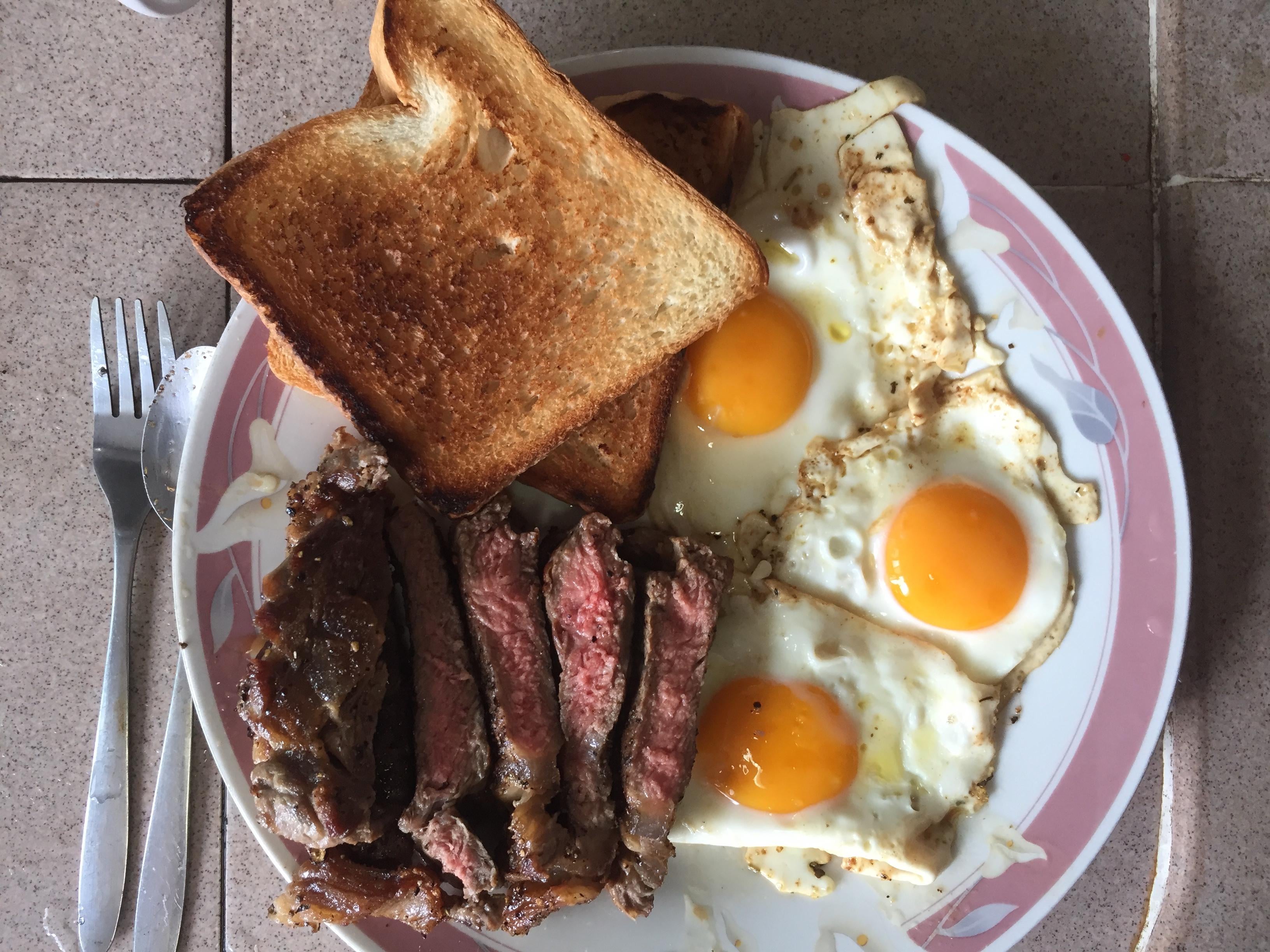 [OC] Sirloin Steak with eggs and toasted bread - La Vie Zine