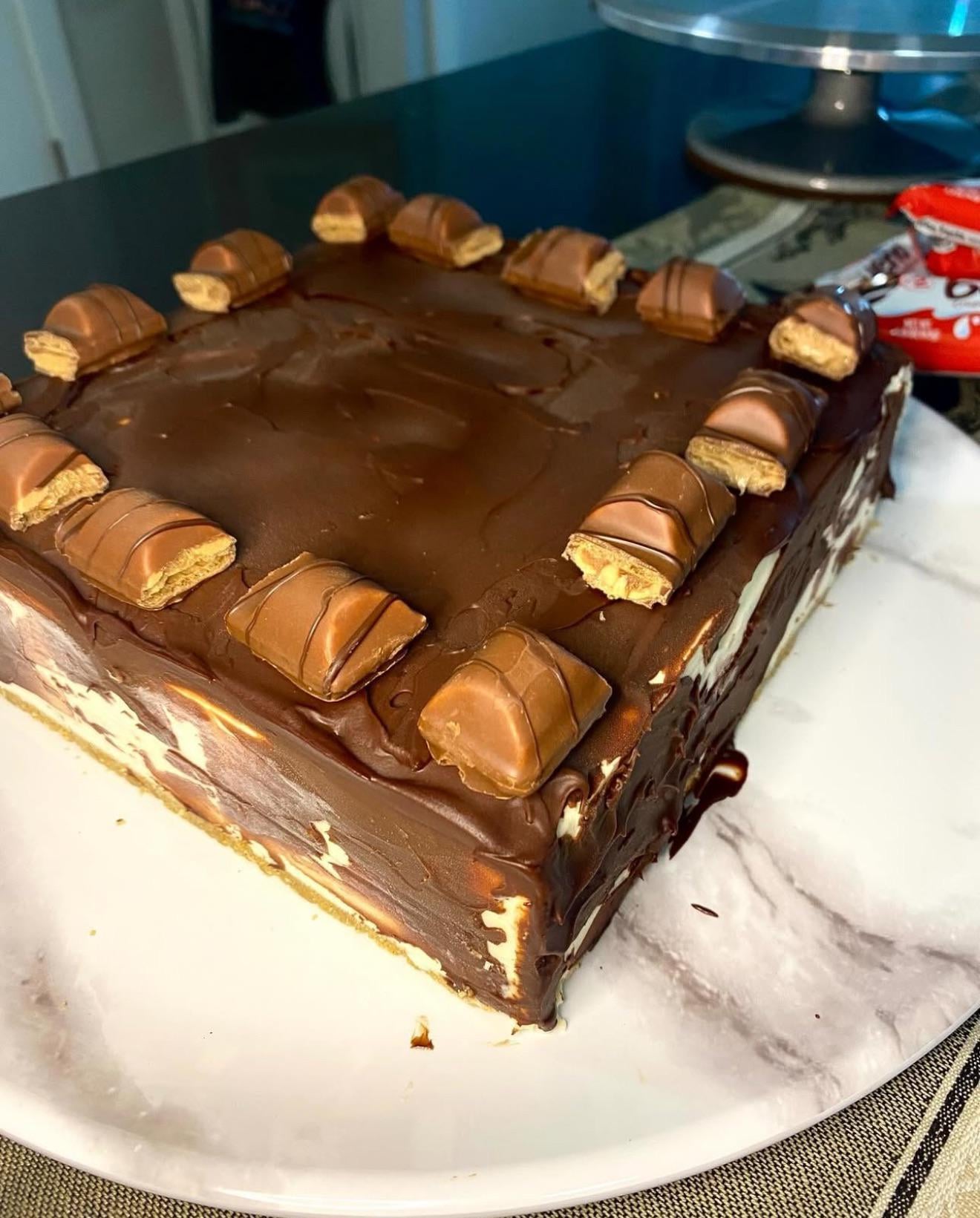 Kinder Bueno cake - La Vie Zine