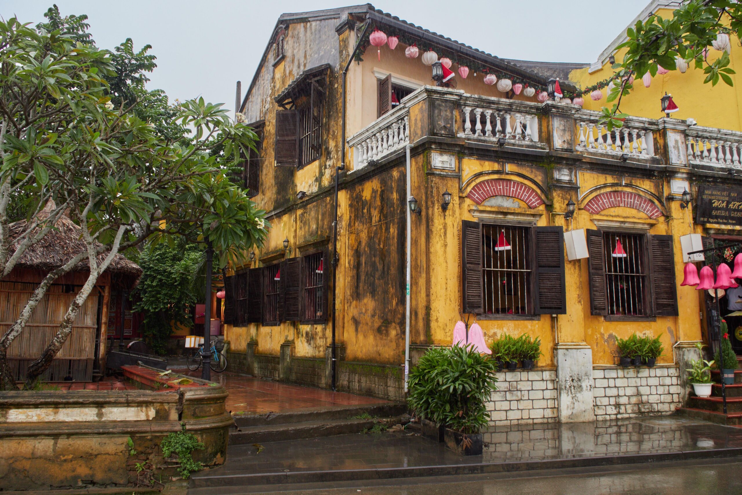 French colonial architecture in Hoi An, Vietnam [OC] - La Vie Zine